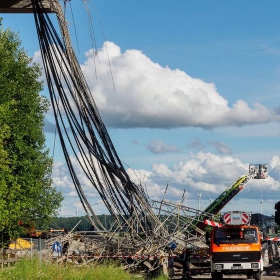 Fatal scaffolding collapse at German bridge construction site - BBC News