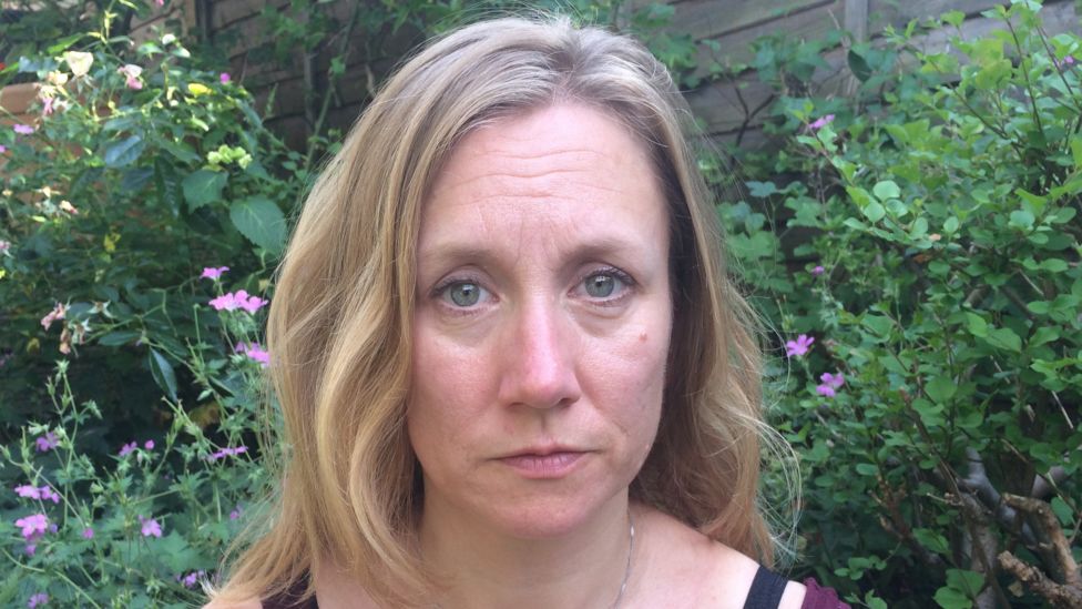 Hernia mesh complications 'affect more than 100,000' - BBC News