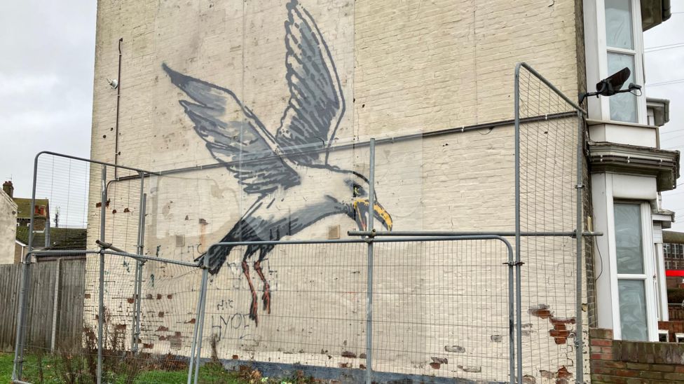Lowestoft Banksy seagull mural covered up on side of building - BBC News