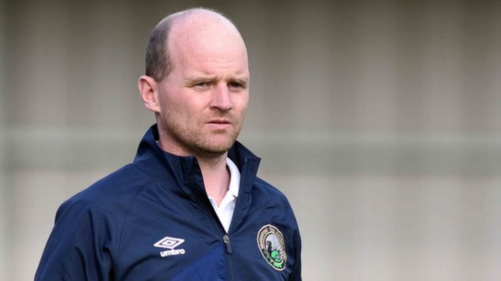 Warrenpoint's Barry Gray named manager of month - BBC Sport