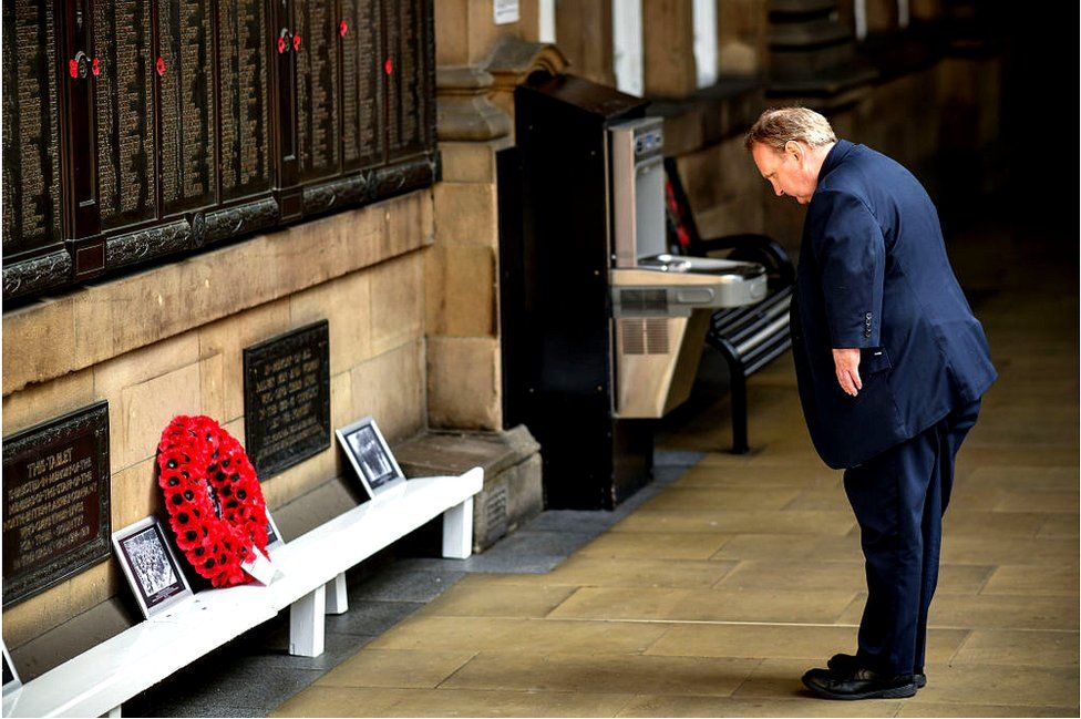 In pictures: Scotland marks 75th anniversary of VE Day - BBC News