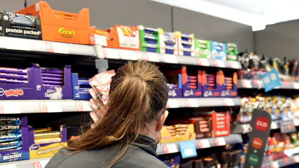 Shop violence: 'I have never seen that much blood' - BBC News