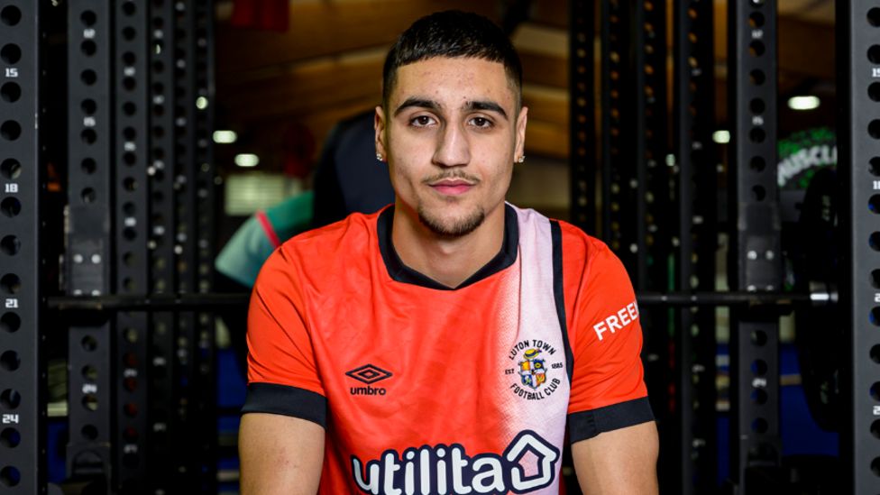 Luton sign Reading forward Taylan Harris - BBC Sport