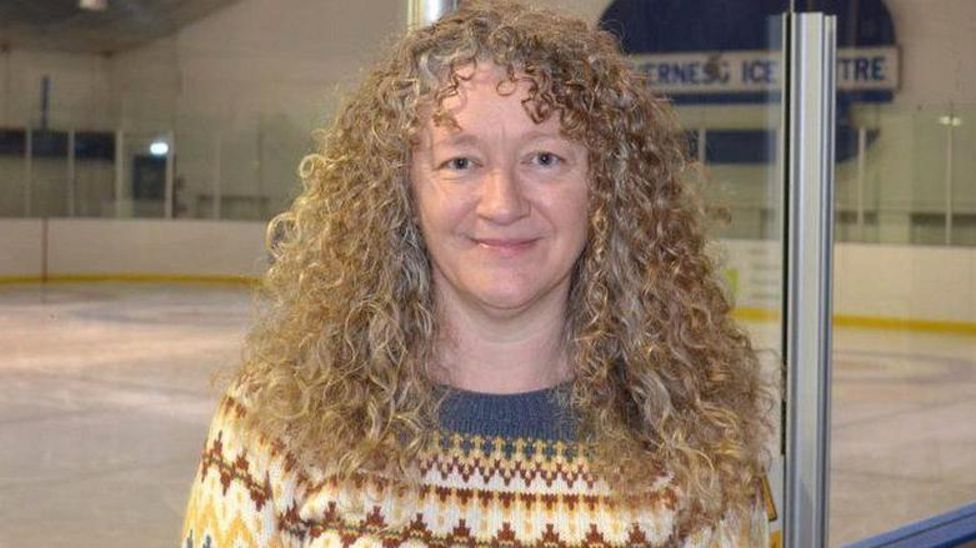 The Highland rink that goes ice-free for three months to survive - BBC News