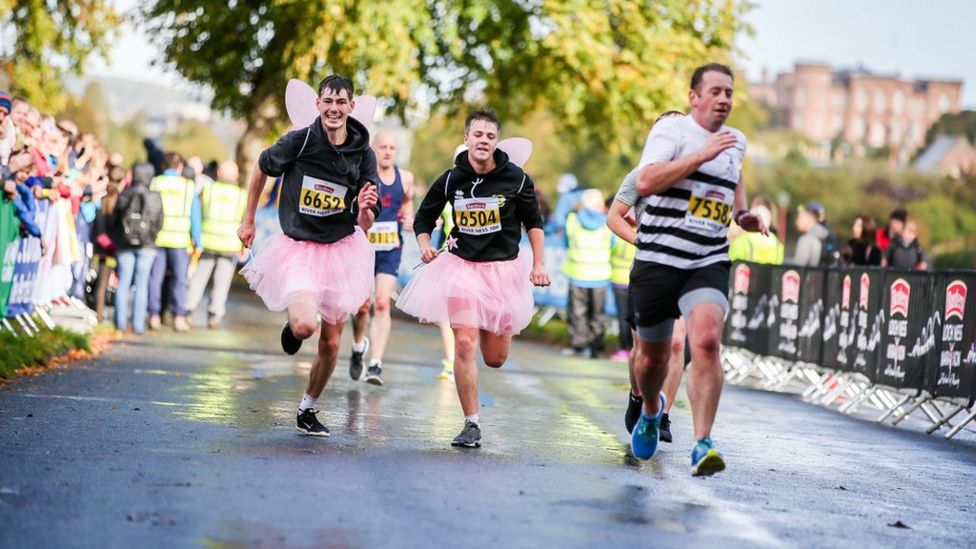 In pictures: Loch Ness Marathon and Festival of Running - BBC News
