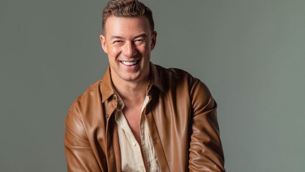 Strictly Come Dancing: New pro dancers join team - BBC Newsround