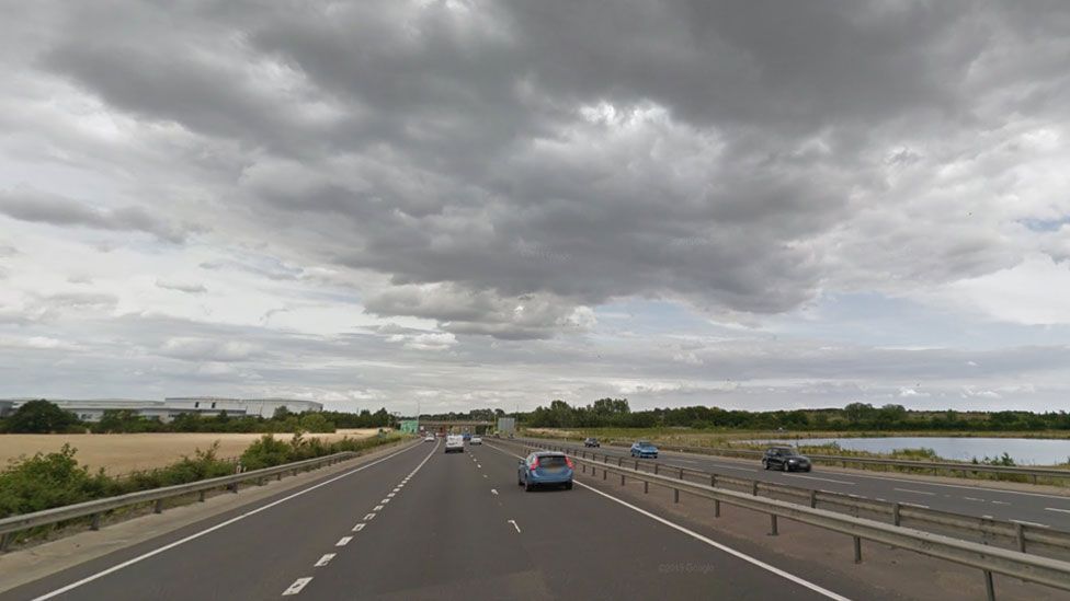 A421 Bedford bypass crash: Two dead in six-vehicle collision - BBC News