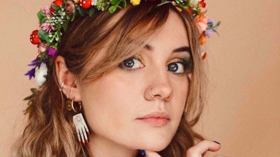 49 o artistiaid cerddorol i rannu £63,000 o gronfa Gorwelion - BBC ...