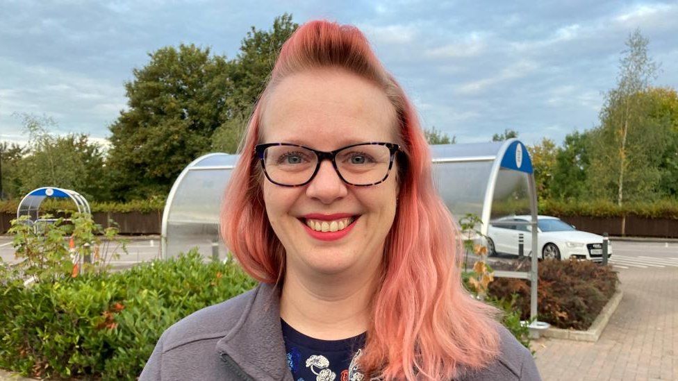 Driver shortage blamed for 'awful' Tidworth buses - BBC News