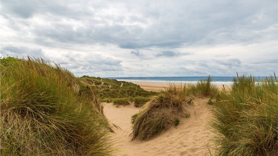 Barcelona: Why are the city's beaches disappearing? - BBC Newsround
