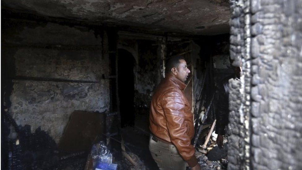 Cairo restaurant firebomb attack kills 16 - BBC News