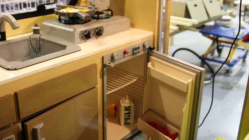 Caravan built from 215,000 Lego bricks - BBC News
