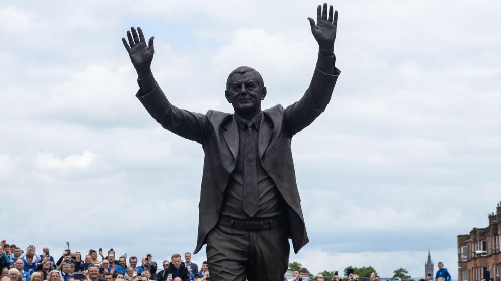 Walter Smith statue unveiled at Ibrox - BBC Sport
