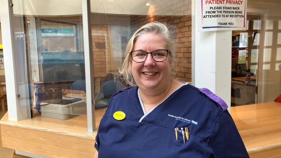 Minor injuries unit reopens at Dawlish Community Hospital - BBC News
