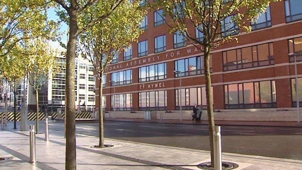 Welsh Assembly facing £4m bill to replace Tŷ Hywel windows - BBC News