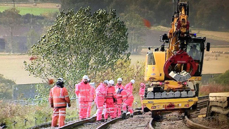Train services resume after Stonehaven derailment - BBC News
