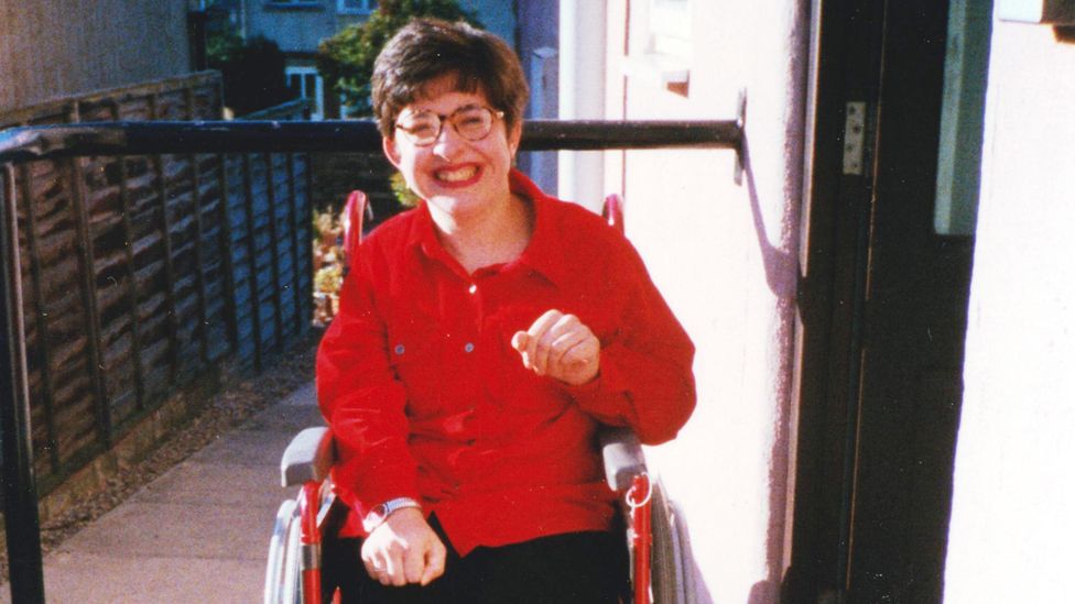 Being the twin who wasn't born disabled - BBC News