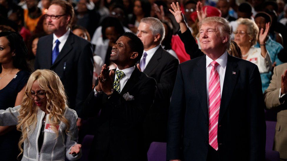 US election: Donald Trump woos black vote at Detroit church - BBC News