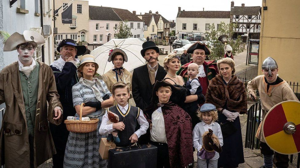 Axbridge Pageant is back after 12-year break - BBC News