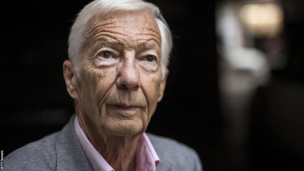 Lester Piggott: Record-breaking jockey dies aged 86 - BBC Sport