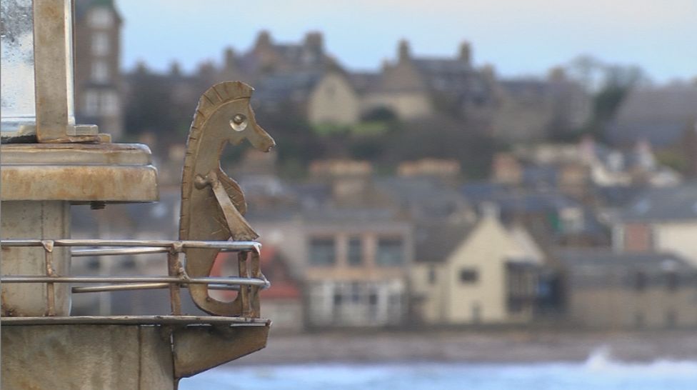 Who is Stonehaven's 'secret sculptor'? - BBC News