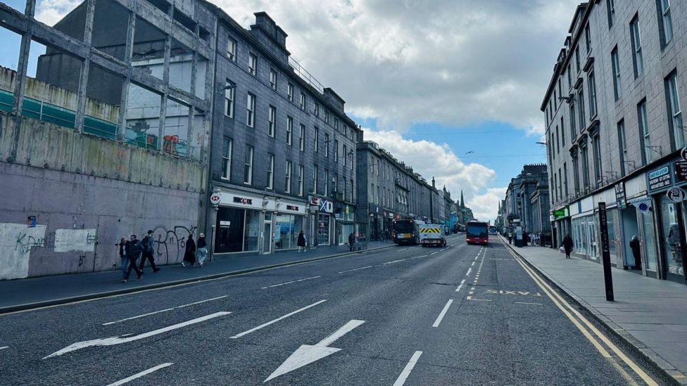 Union Street in Aberdeen faces long-term closure for upgrades - BBC News