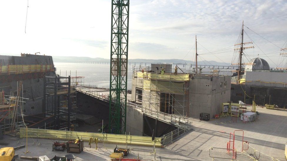 V&A Dundee hits construction milestone - BBC News