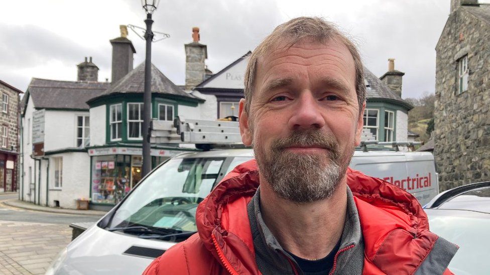 Pryder am ddyfodol canolfan ymwelwyr Coed y Brenin - BBC Cymru Fyw