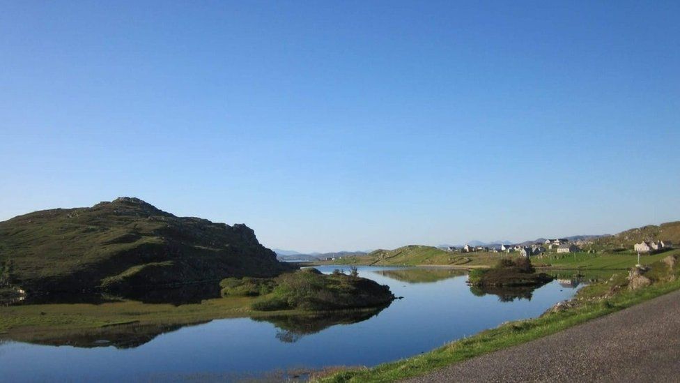 A' cuimhneachadh air triùir a chaidh a bhàthadh - Naidheachdan a' BhBC