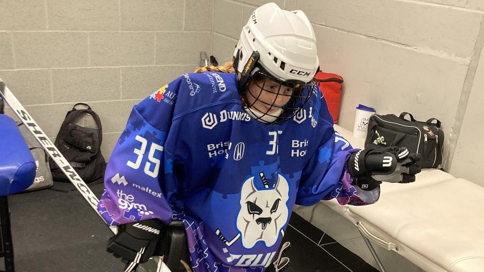 Bristol Pitbulls fan, 10, skating 50 miles for stricken netkeeper - BBC ...