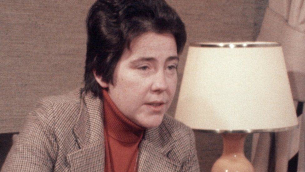 Prof Eileen Evason: Benefits expert dies aged 75 - BBC News