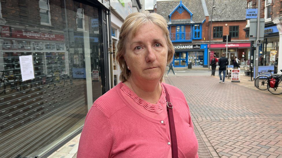 Sue Gray report: Ipswich people respond to 'Partygate' findings - BBC News