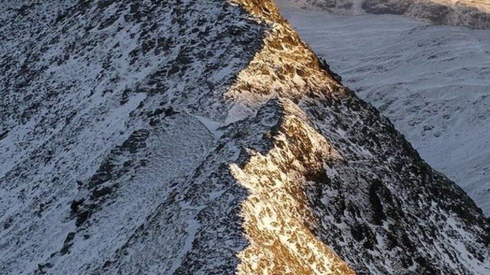 Man dies in 200ft fall on Helvellyn - BBC News