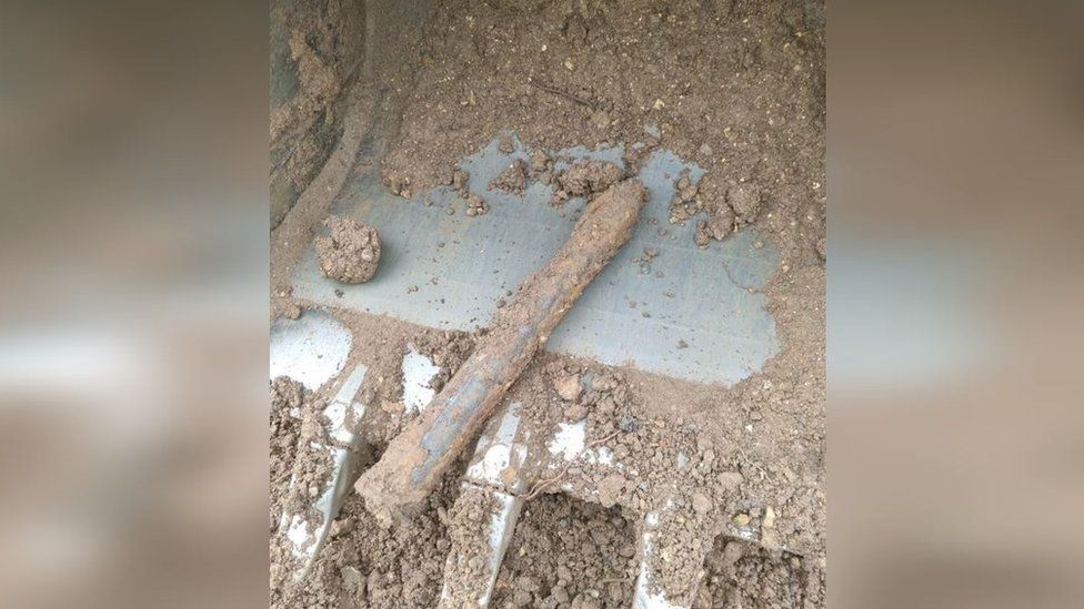 Unexploded wartime bomb disrupts Hampshire train services - BBC News