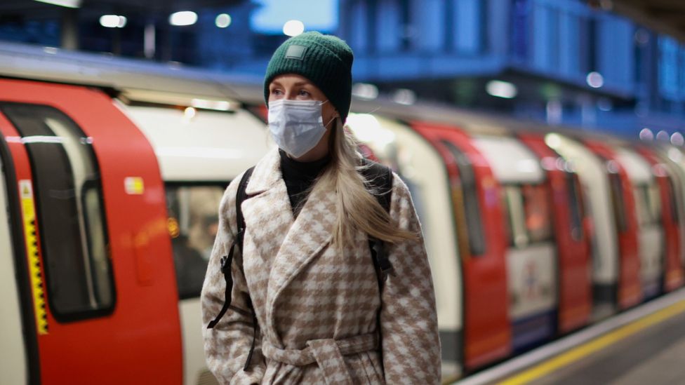 Covid: London 'major incident' declared due to Omicron rise - BBC News