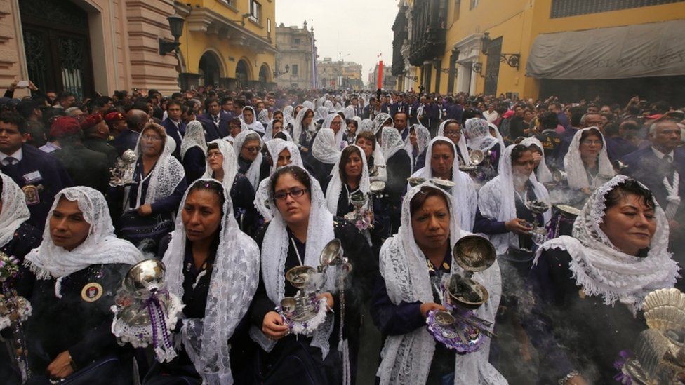 'Lord of Miracles' celebrated in Peru - BBC News