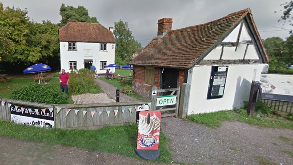 Reading's Aldermaston Bridge to reopen after eight-week revamp - BBC News