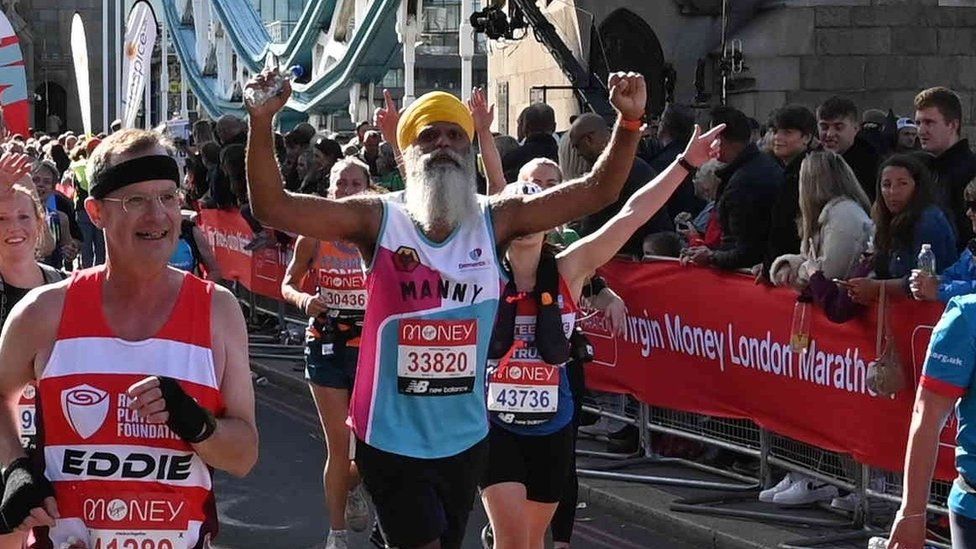 Wolves fan to walk to Chelsea match for dementia charity - BBC News