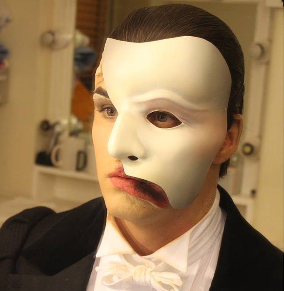 Tua’r Gorllewin! Cymry yn sioeau cerdd y West End - BBC Cymru Fyw