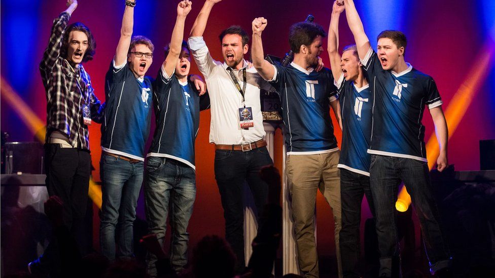 Smite pro-gamer: 'Sacrifice' of being top UK e-sportsman - BBC News
