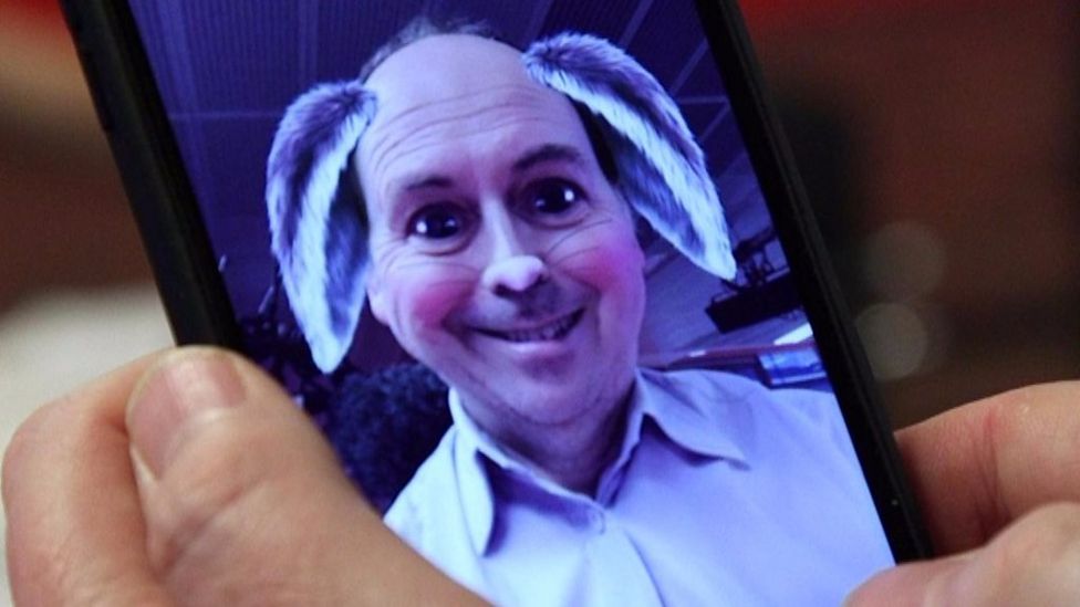 Snapchat fans: 'Don't change app' - BBC News