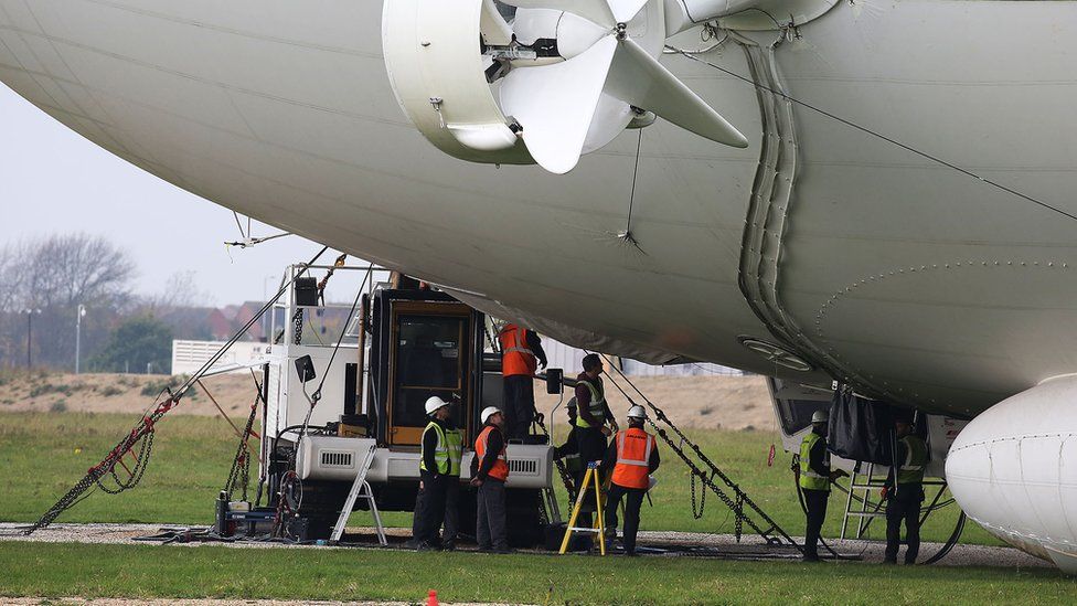 Airlander 10 prepares for latest test flight programme - BBC News