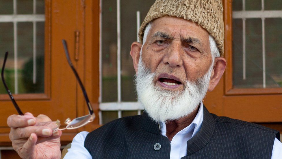 Syed Ali Geelani: Kashmir leader quits Hurriyat Conference - BBC News