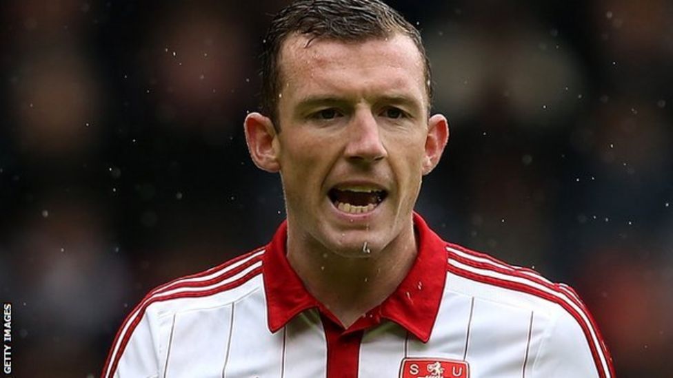 Peter Murphy: Morecambe captain out for 12 weeks - BBC Sport