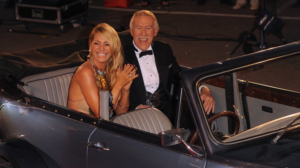 Sir Bruce Forsyth honoured with NTA award - BBC News