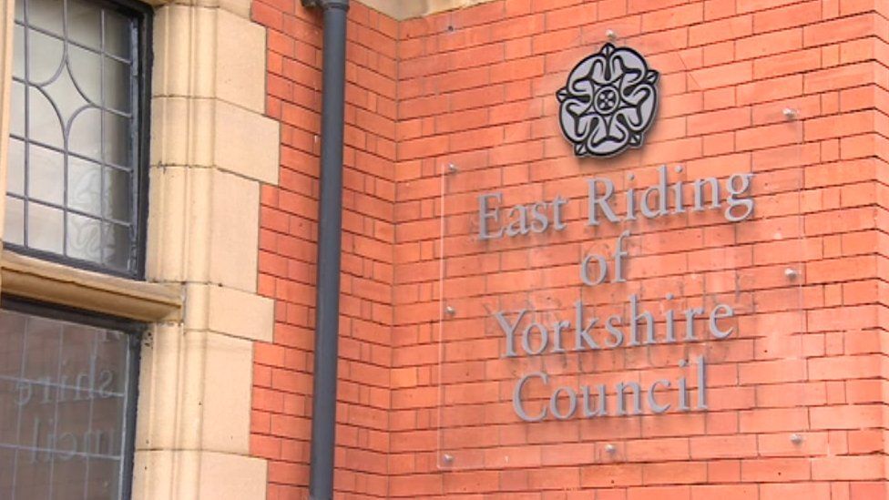 East Riding Council unveil £1.2m library budget cut - BBC News