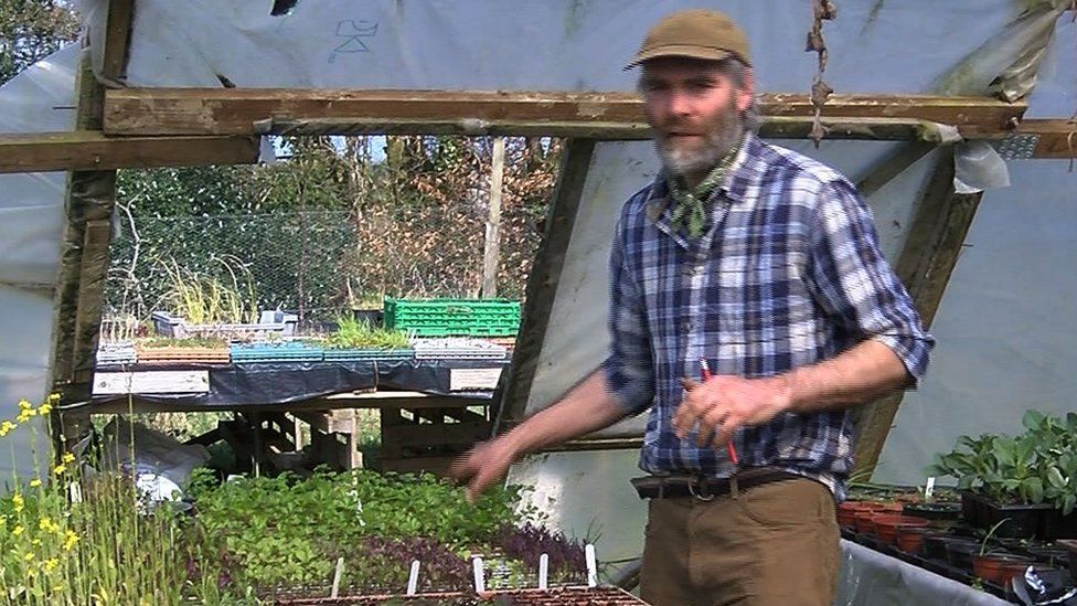 Devon farmer challenges Tesco over promotional picture - BBC News