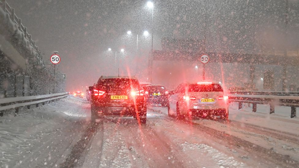 How to drive in snow and icy weather - BBC News