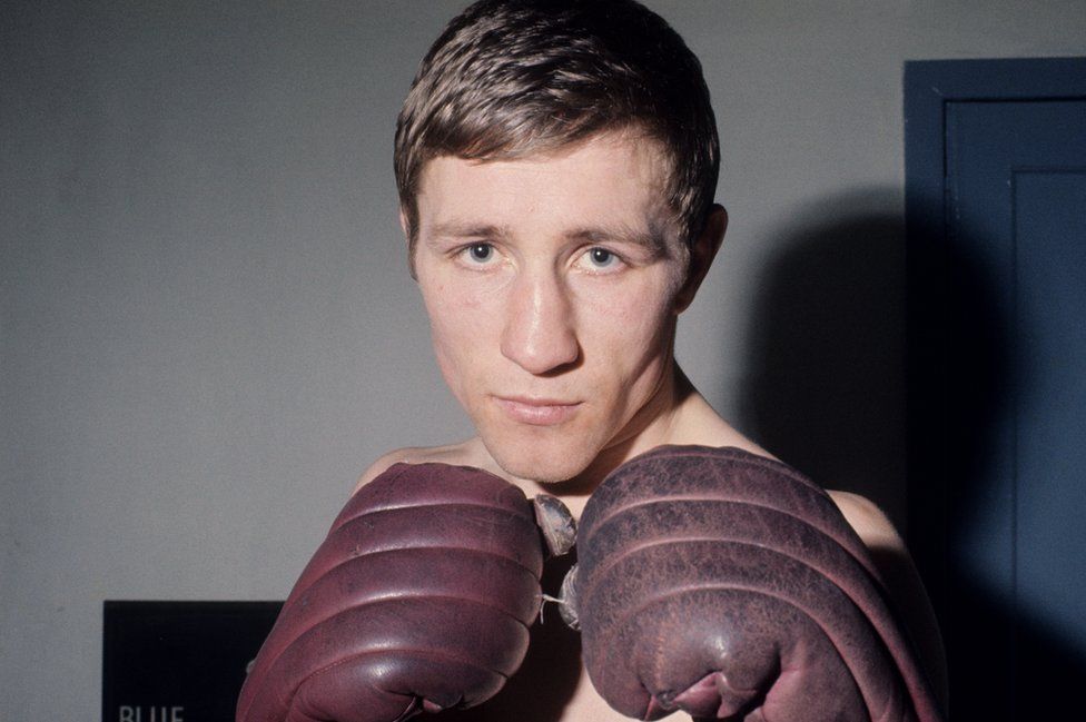 Ken Buchanan: Fans and mourners in final tribute to boxing legend - BBC ...