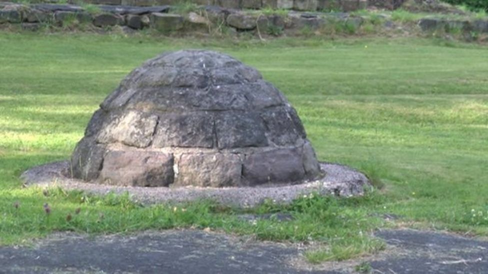 National Trust plans to 'rebuild' Duffield Castle walls - BBC News